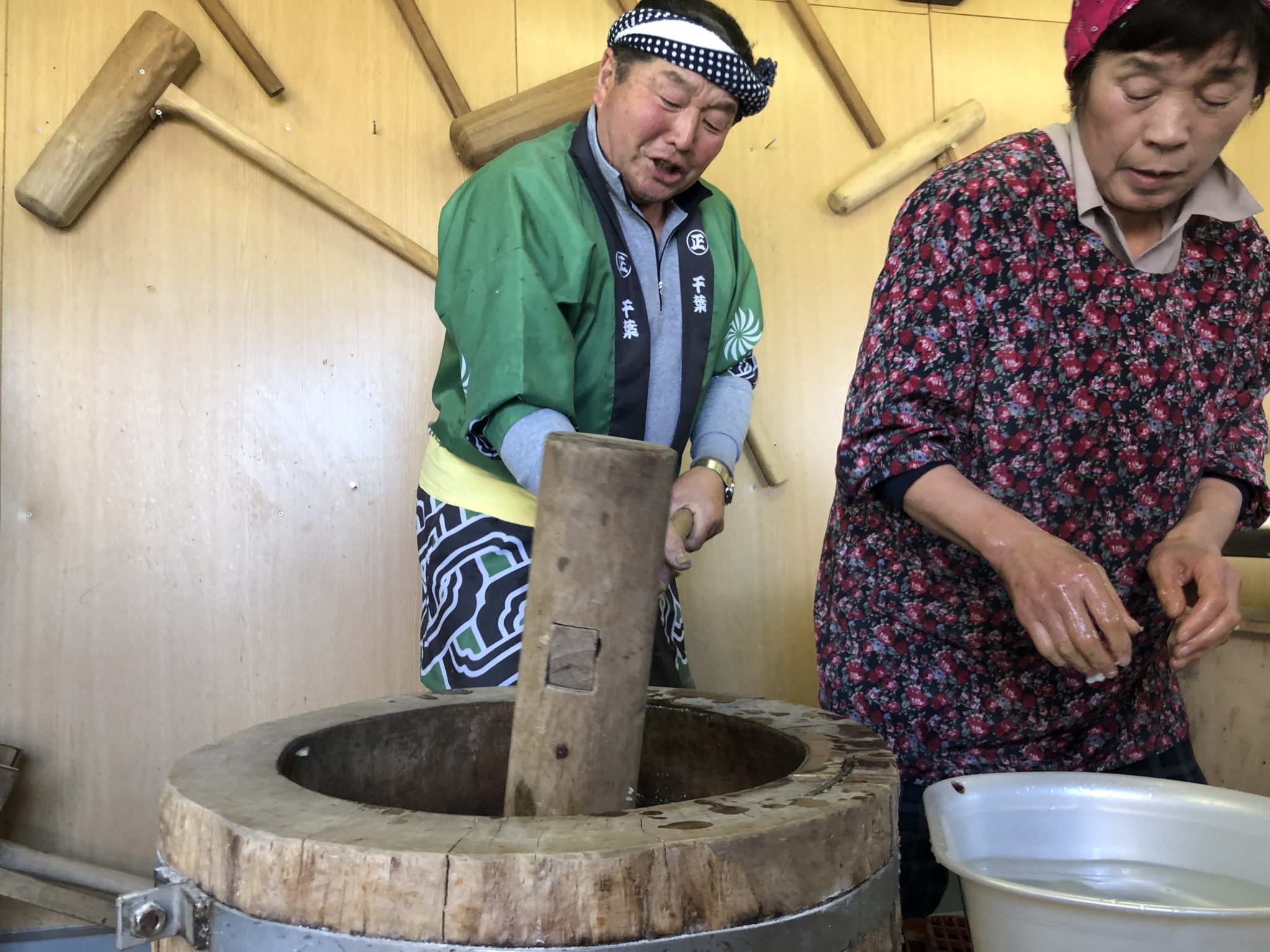 Mochi Pounding Experience & Farm Stay! | ニュース | Yakumo Village